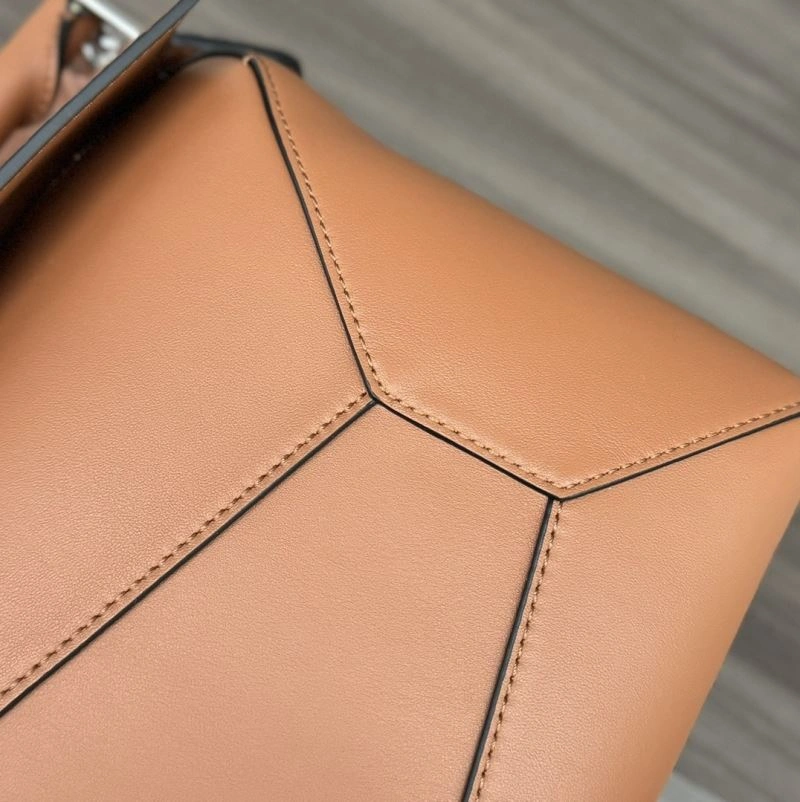 Low-cost Loewe Puzzle Bags
