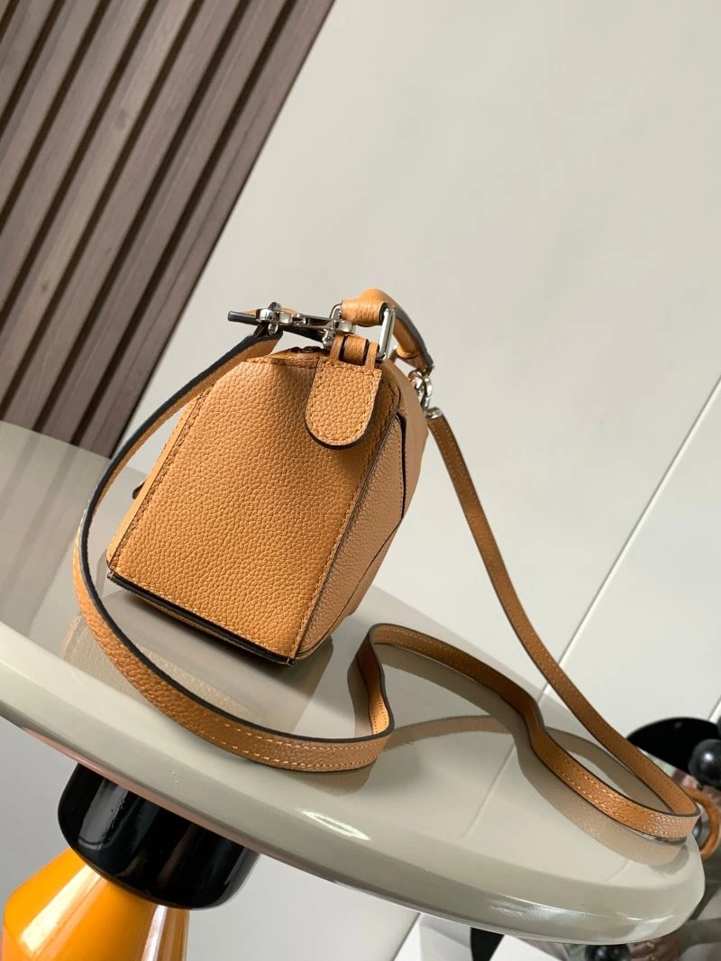 Indistinguishable Loewe Puzzle Bags