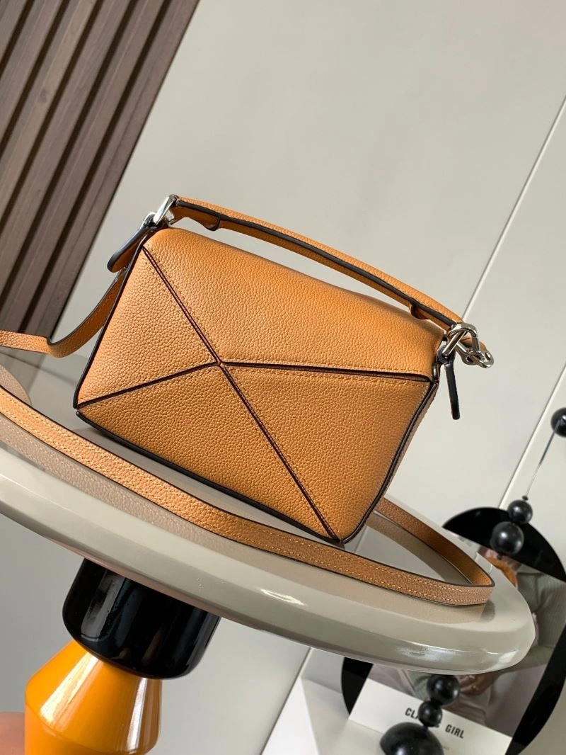 Indistinguishable Loewe Puzzle Bags