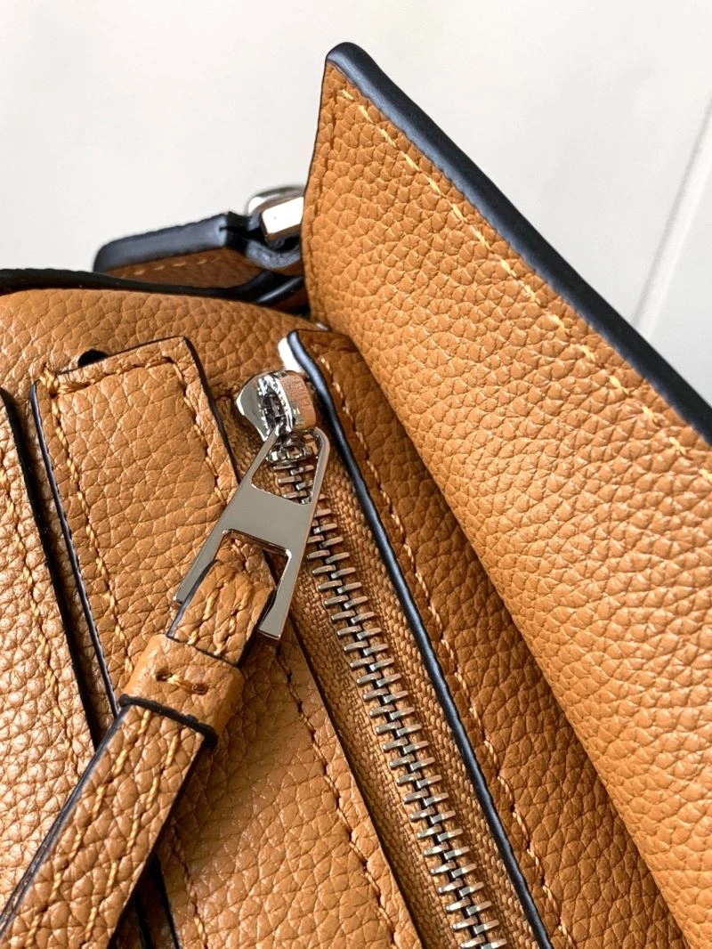 Indistinguishable Loewe Puzzle Bags