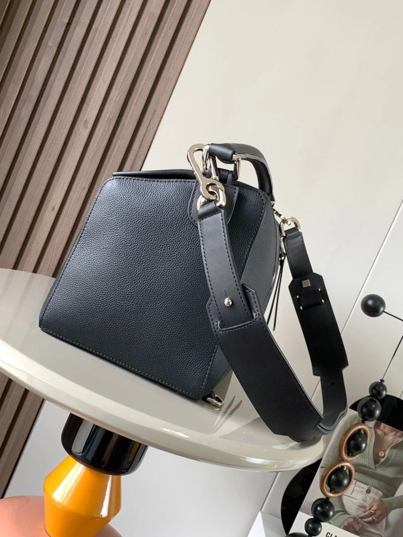 Low-cost Loewe Puzzle Bags