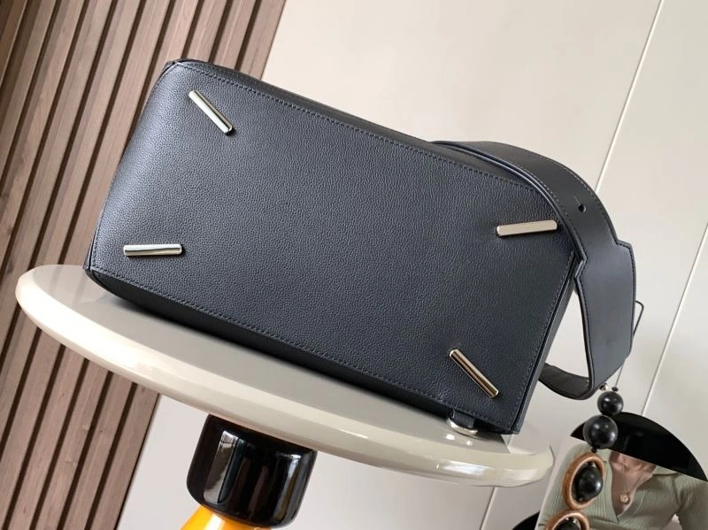 Low-cost Loewe Puzzle Bags