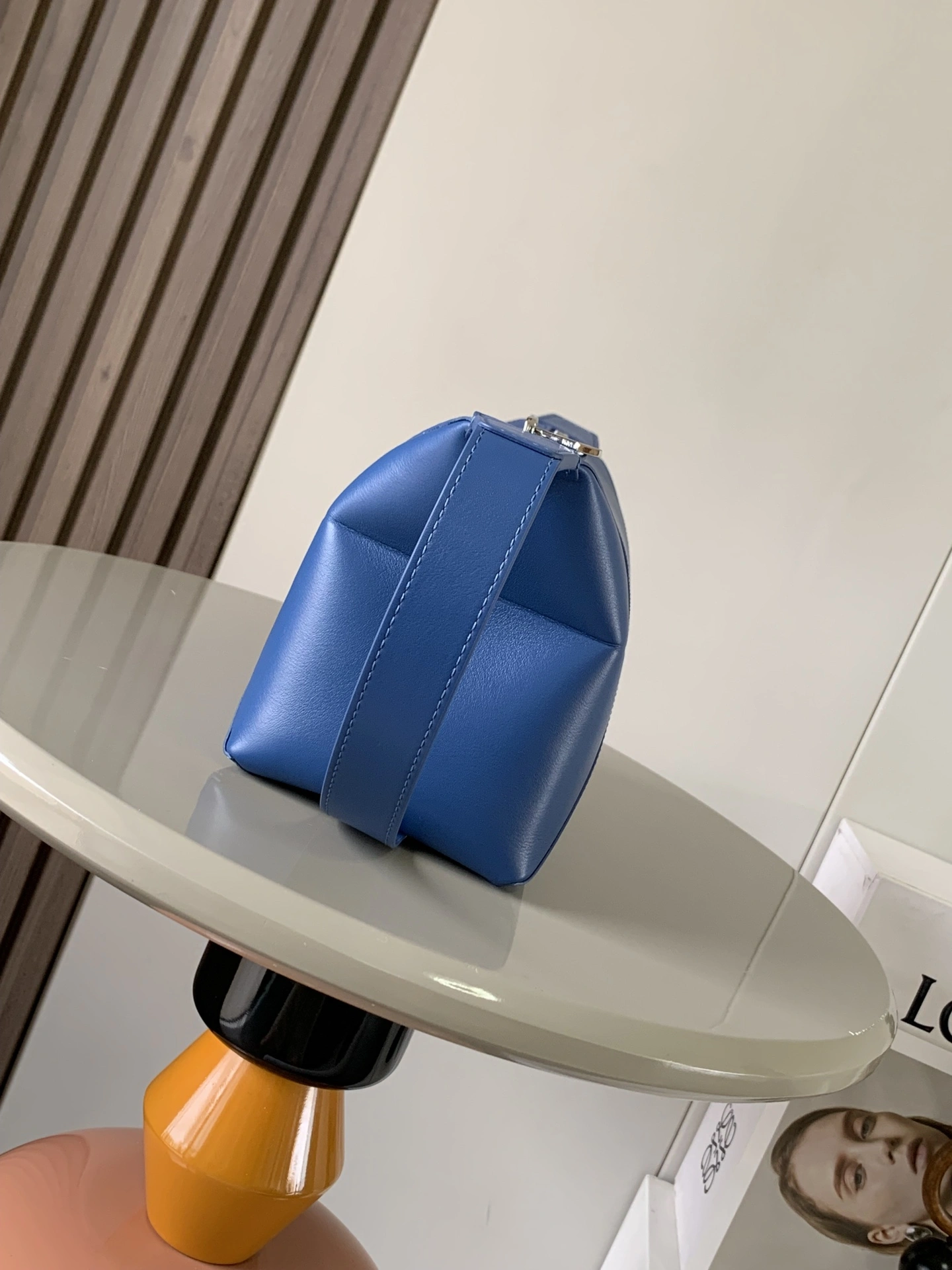 Indistinguishable Loewe Puzzle Bags