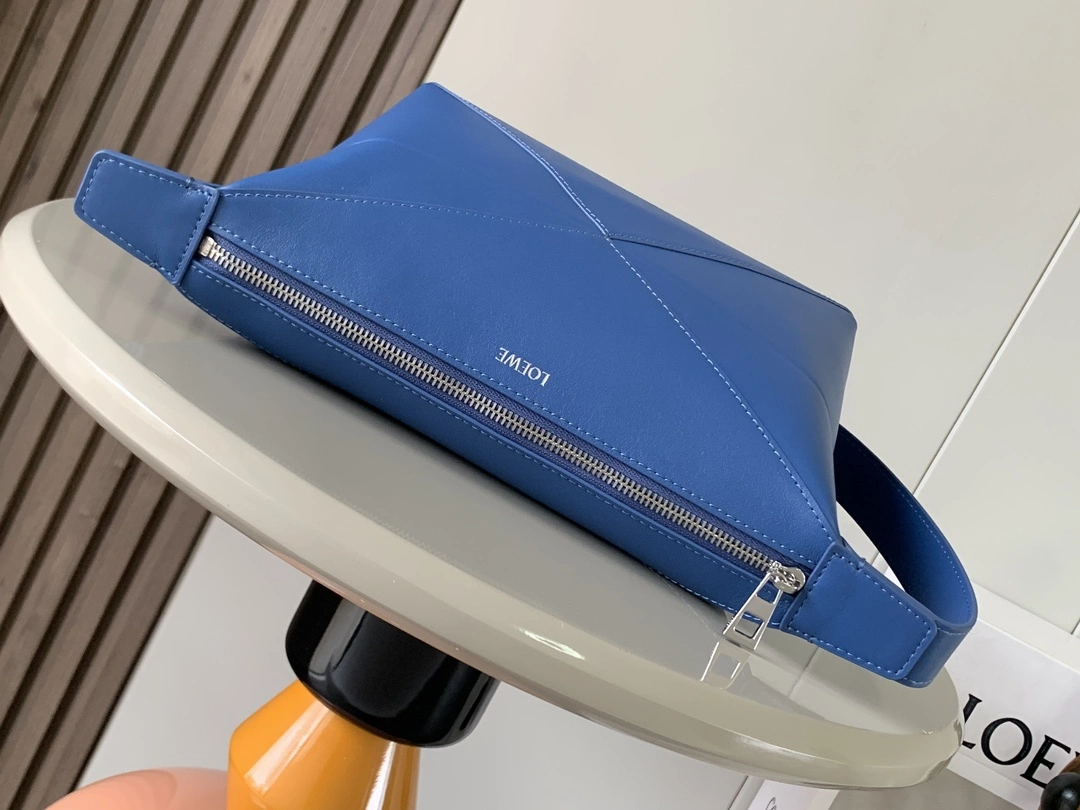Indistinguishable Loewe Puzzle Bags
