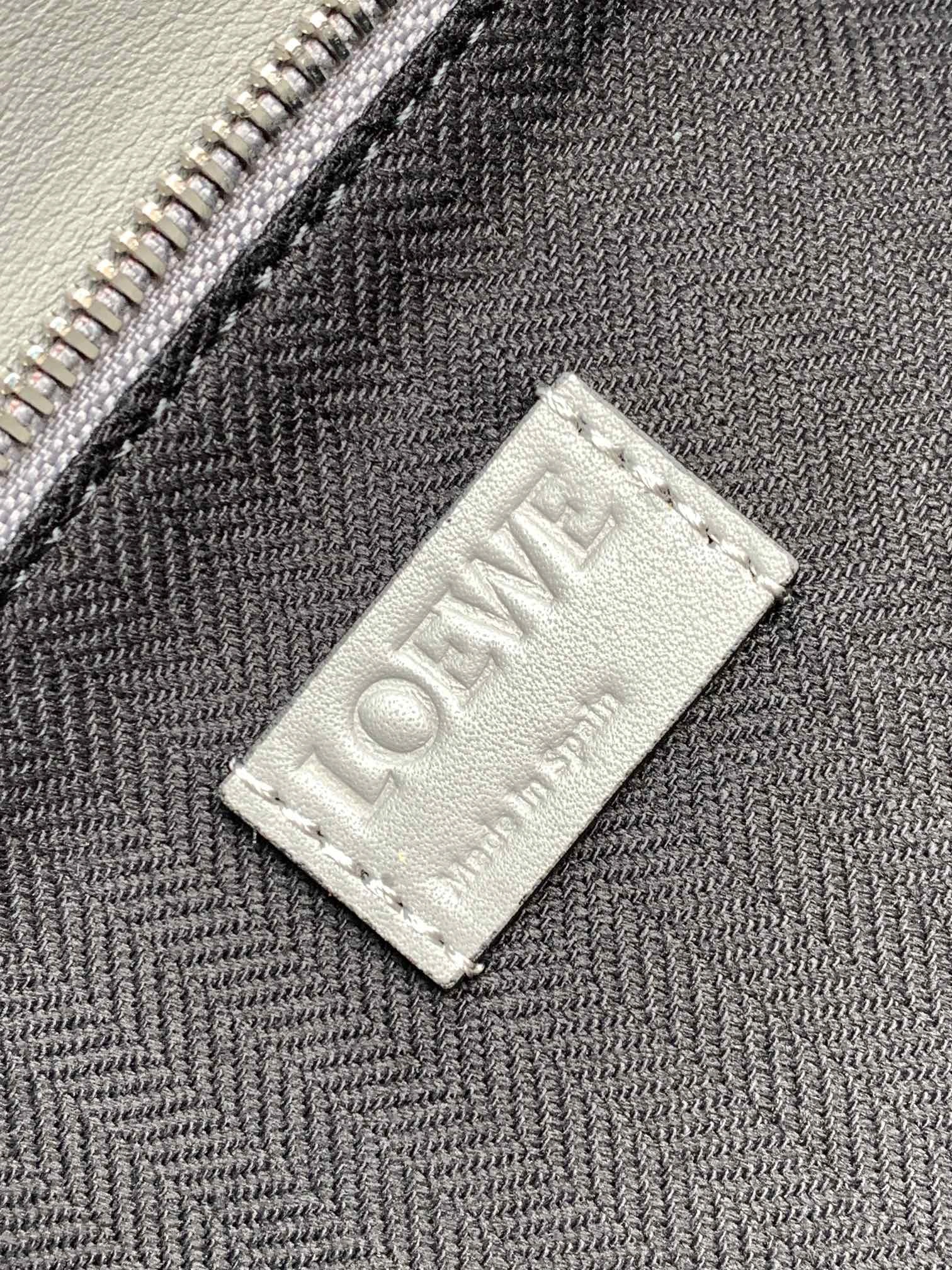 High fidelity Loewe Puzzle Bags
