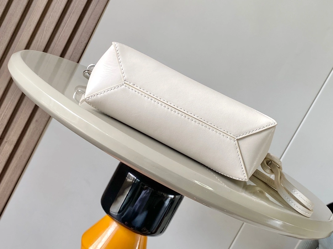 Accurate model Loewe Puzzle Bags