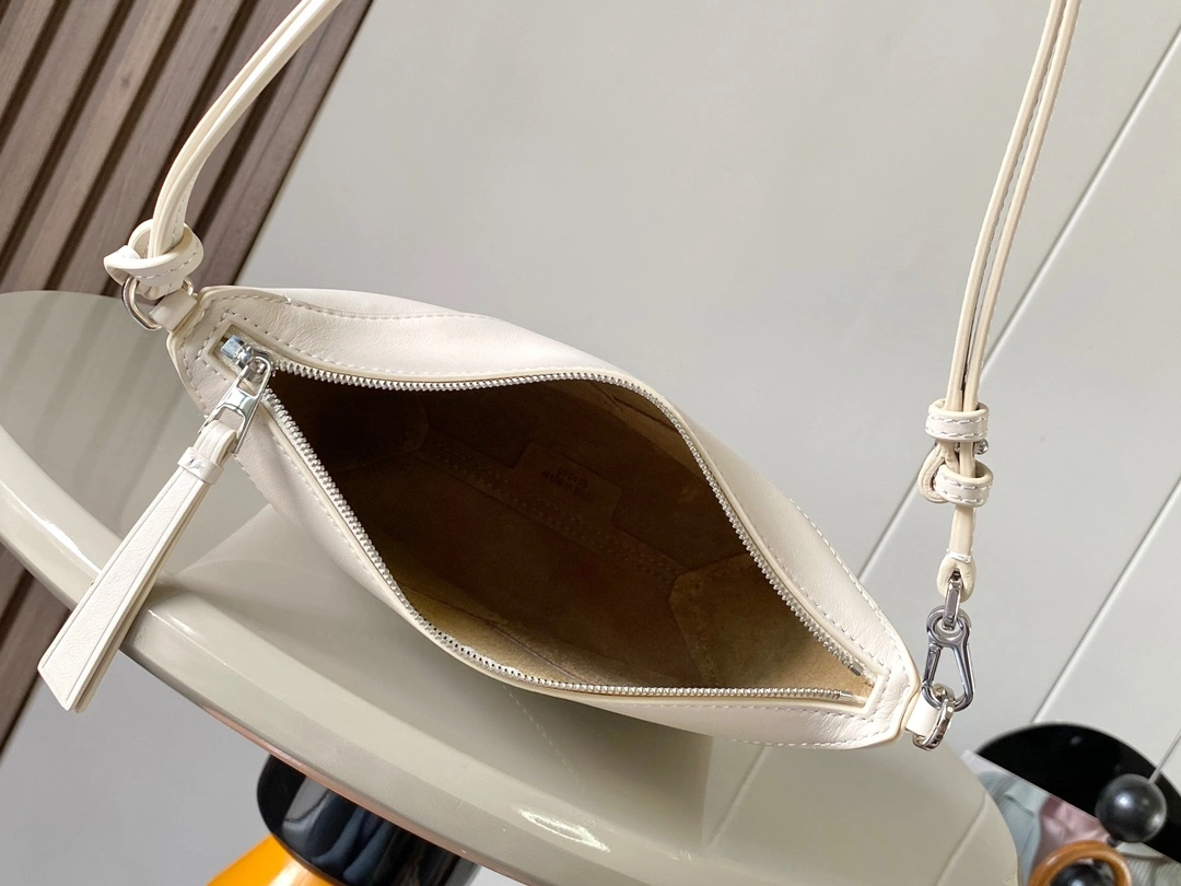 Accurate model Loewe Puzzle Bags