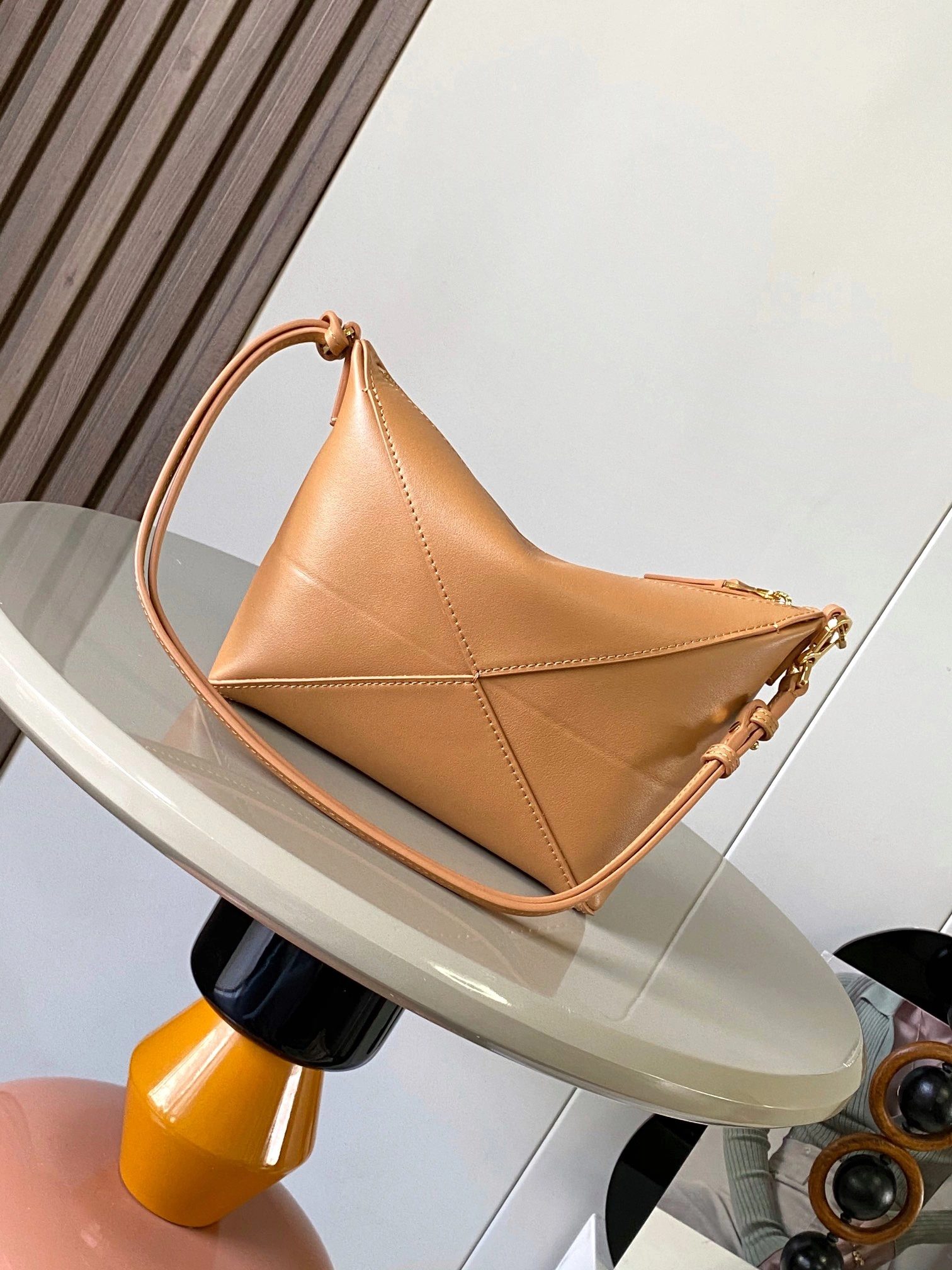 Indistinguishable Loewe Puzzle Bags