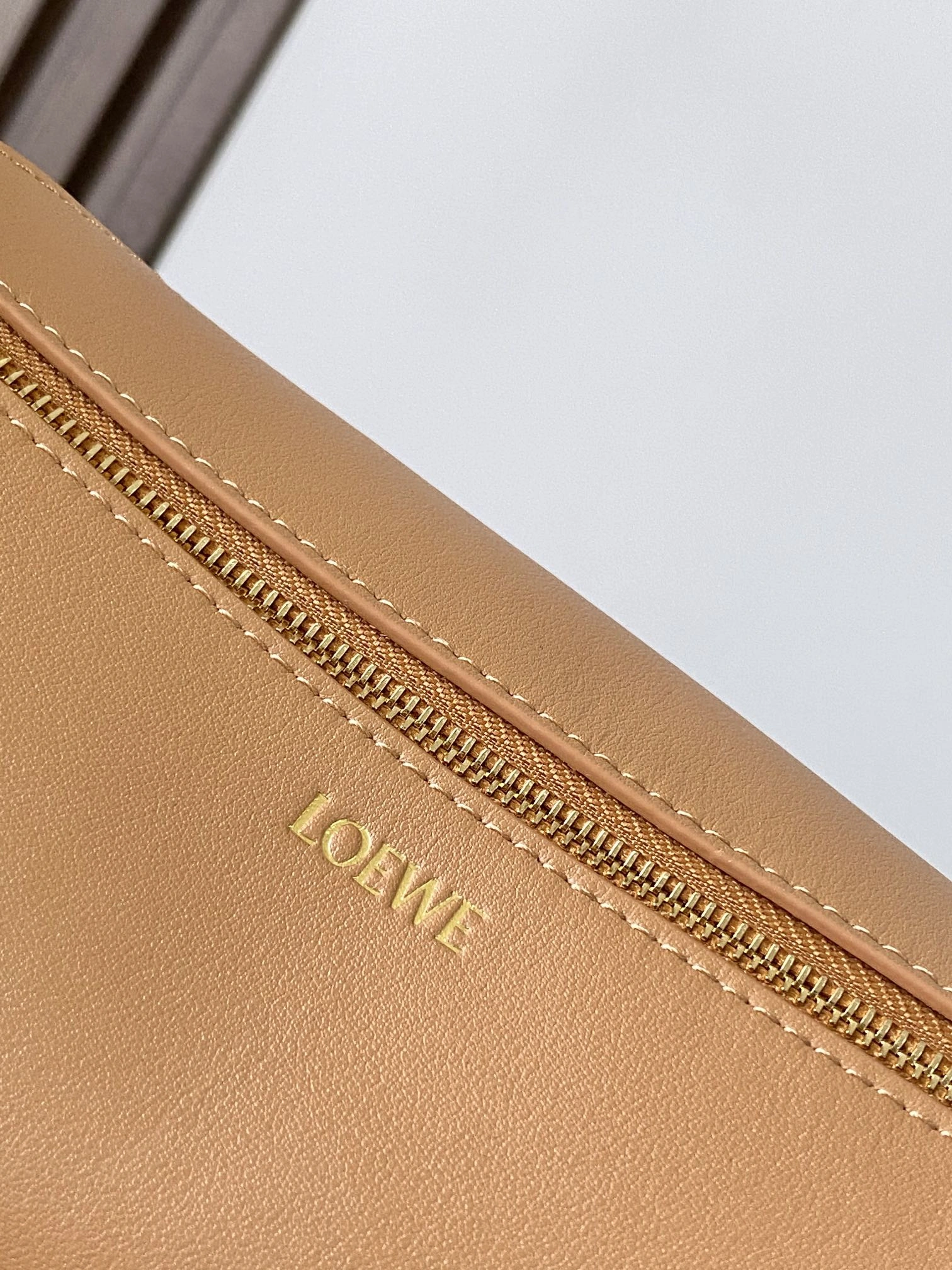 Indistinguishable Loewe Puzzle Bags