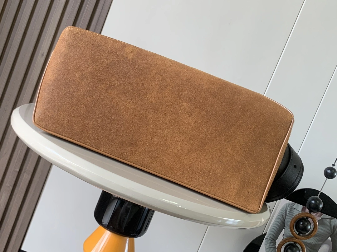 Low-cost Loewe Puzzle Bags