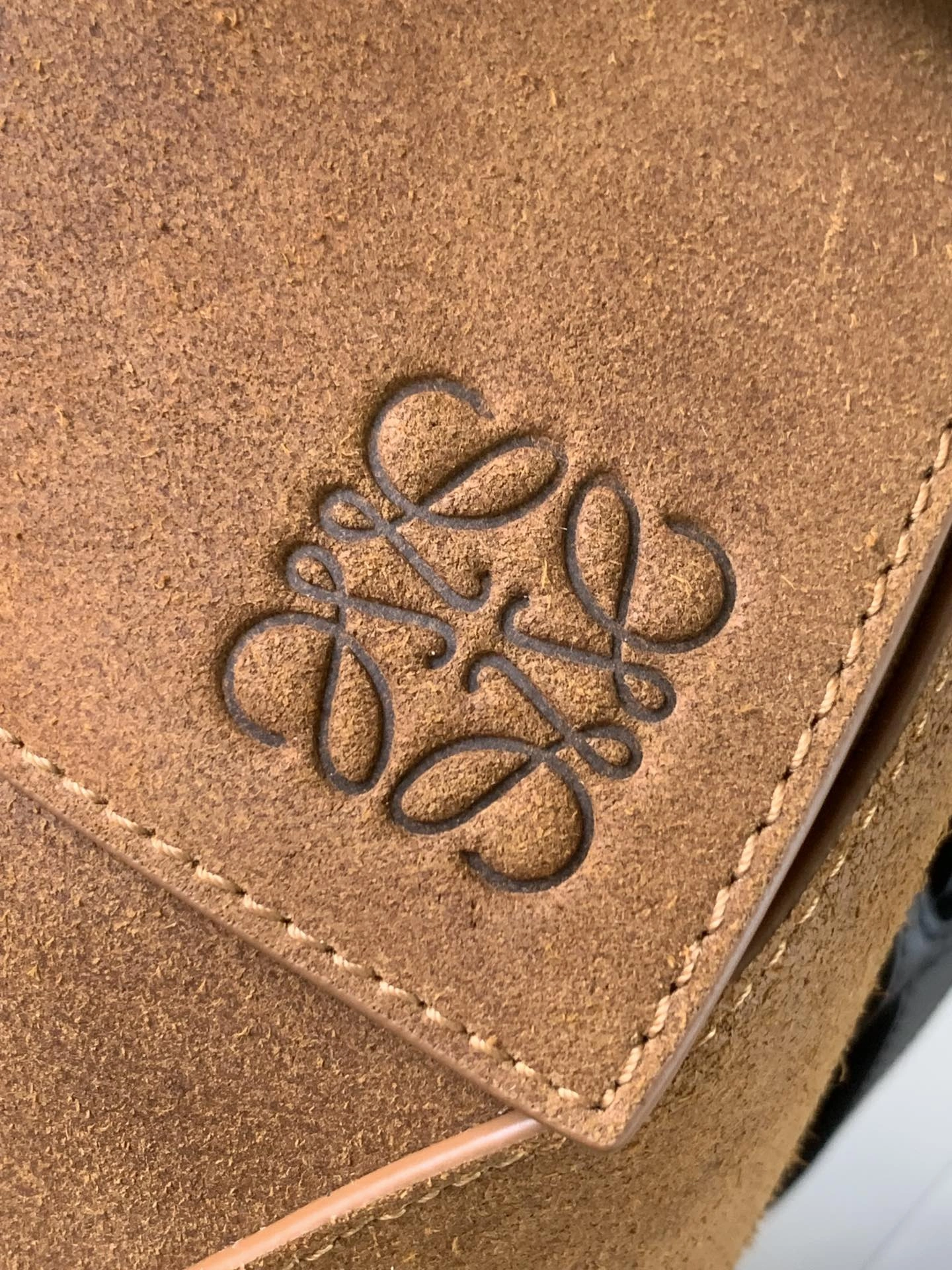 Low-cost Loewe Puzzle Bags