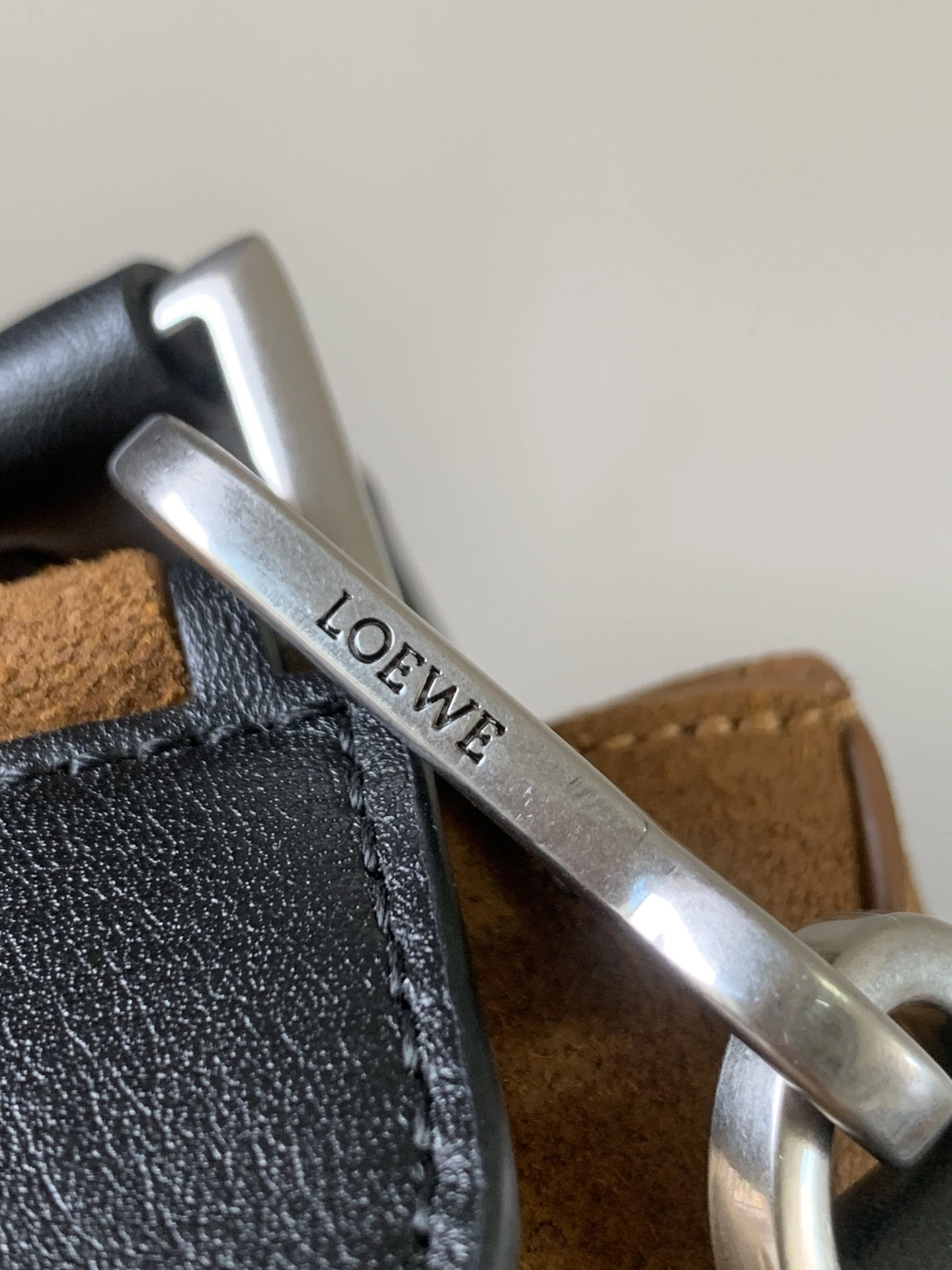 Low-cost Loewe Puzzle Bags