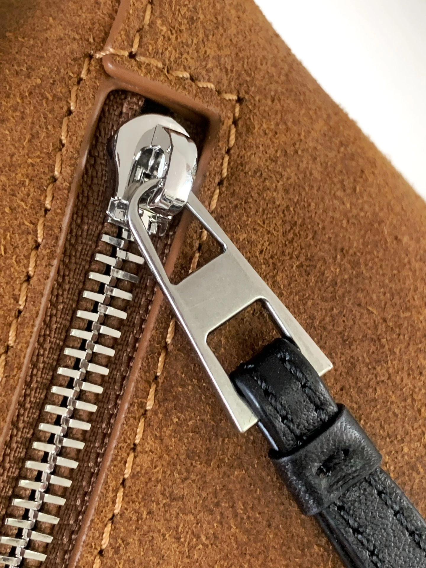 Low-cost Loewe Puzzle Bags