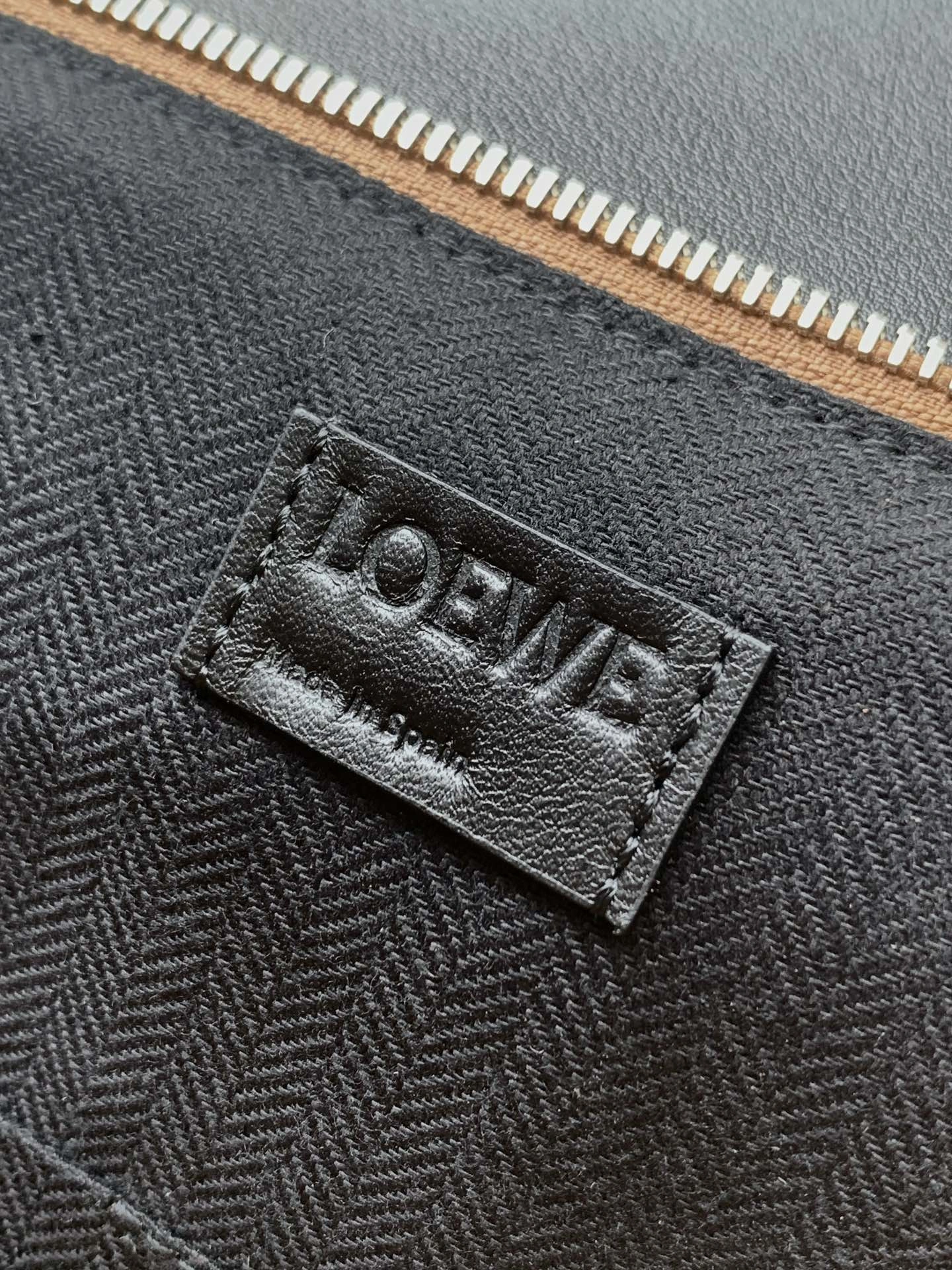 Low-cost Loewe Puzzle Bags
