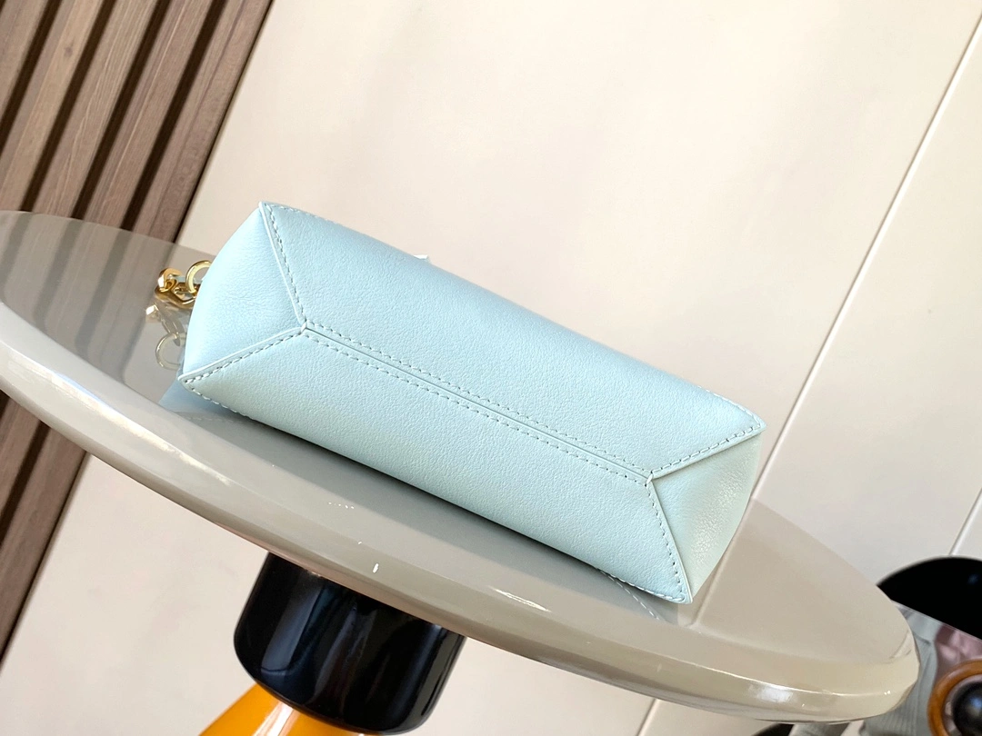 Accurate model Loewe Puzzle Bags