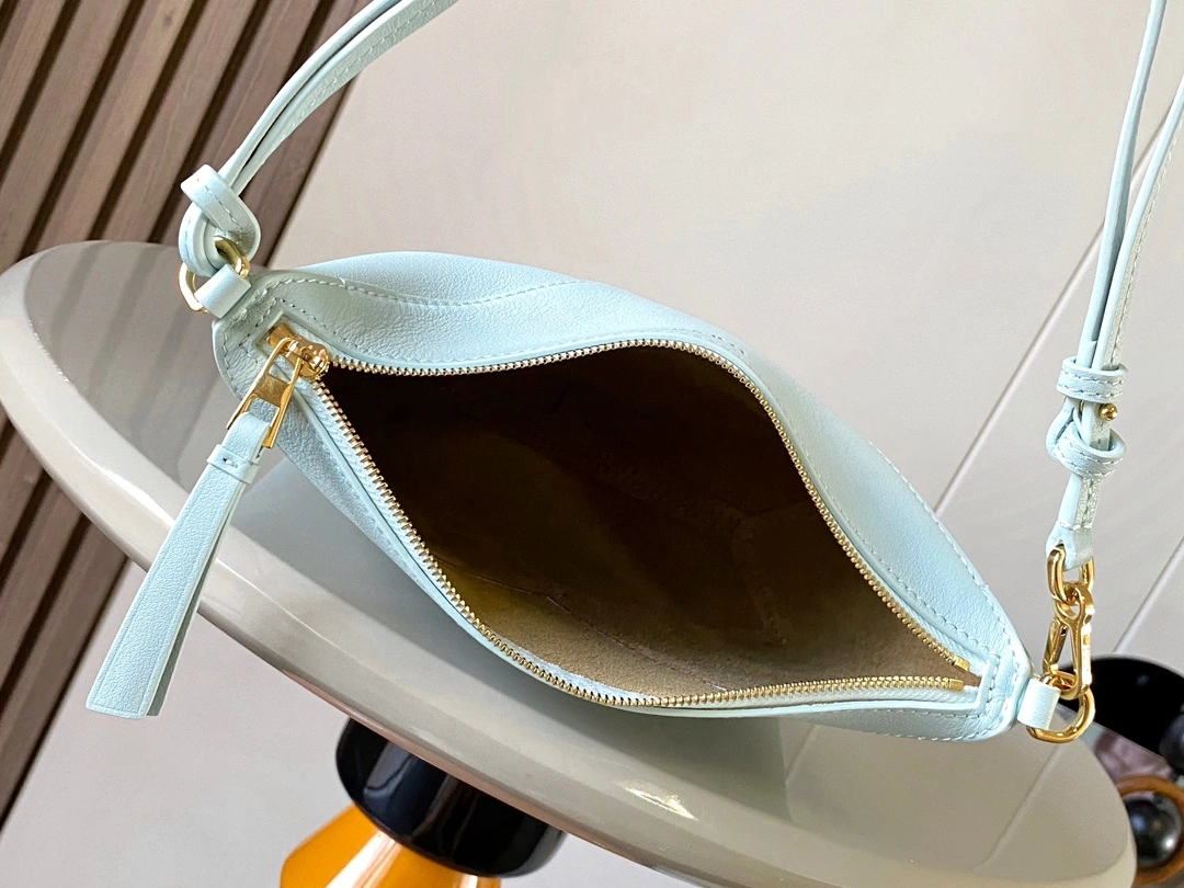 Accurate model Loewe Puzzle Bags