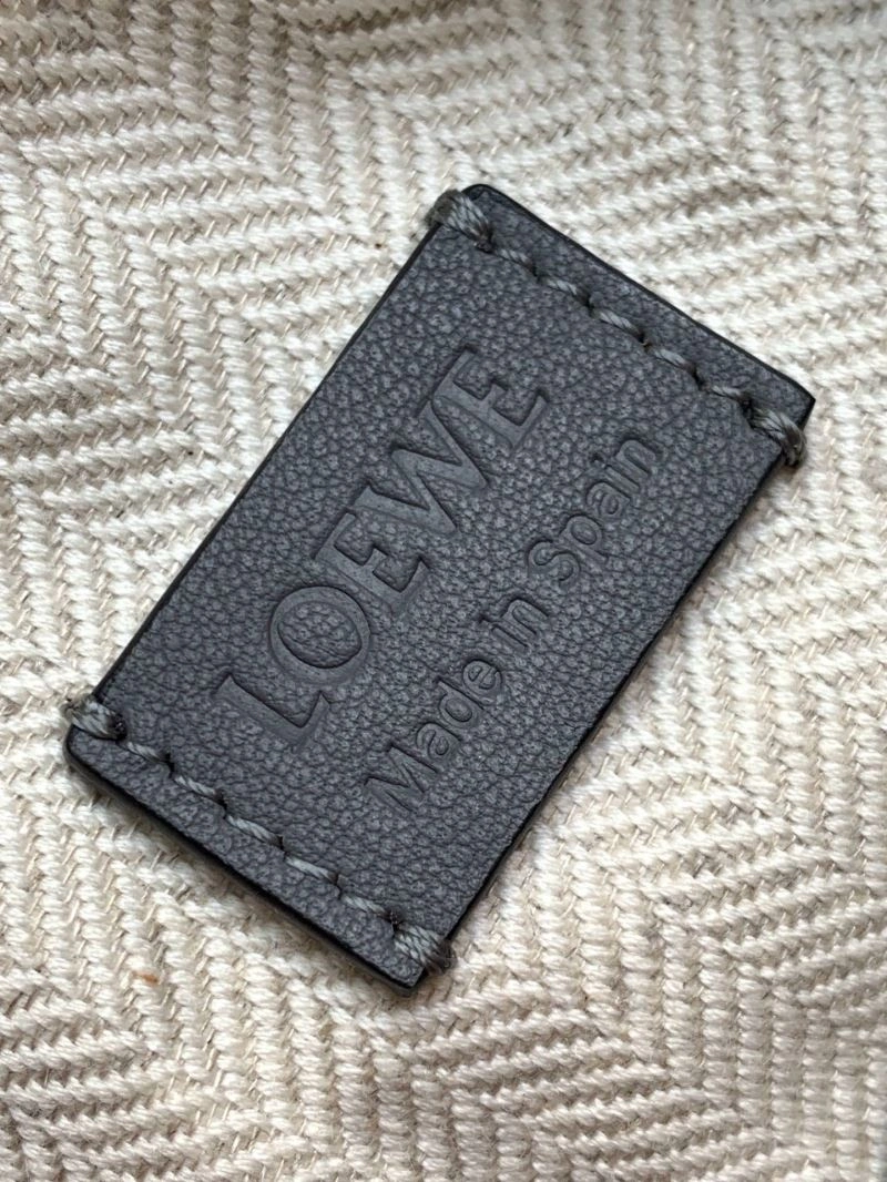 Low-cost Loewe Puzzle Bags