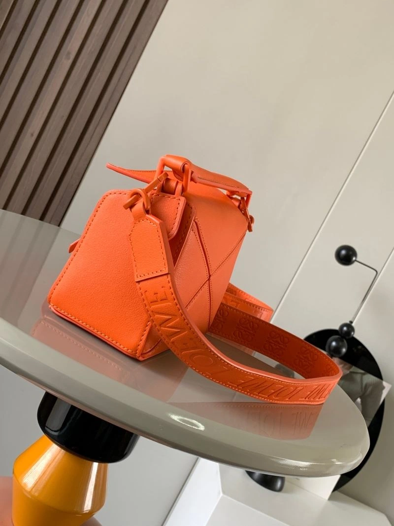 Low-cost Loewe Puzzle Bags