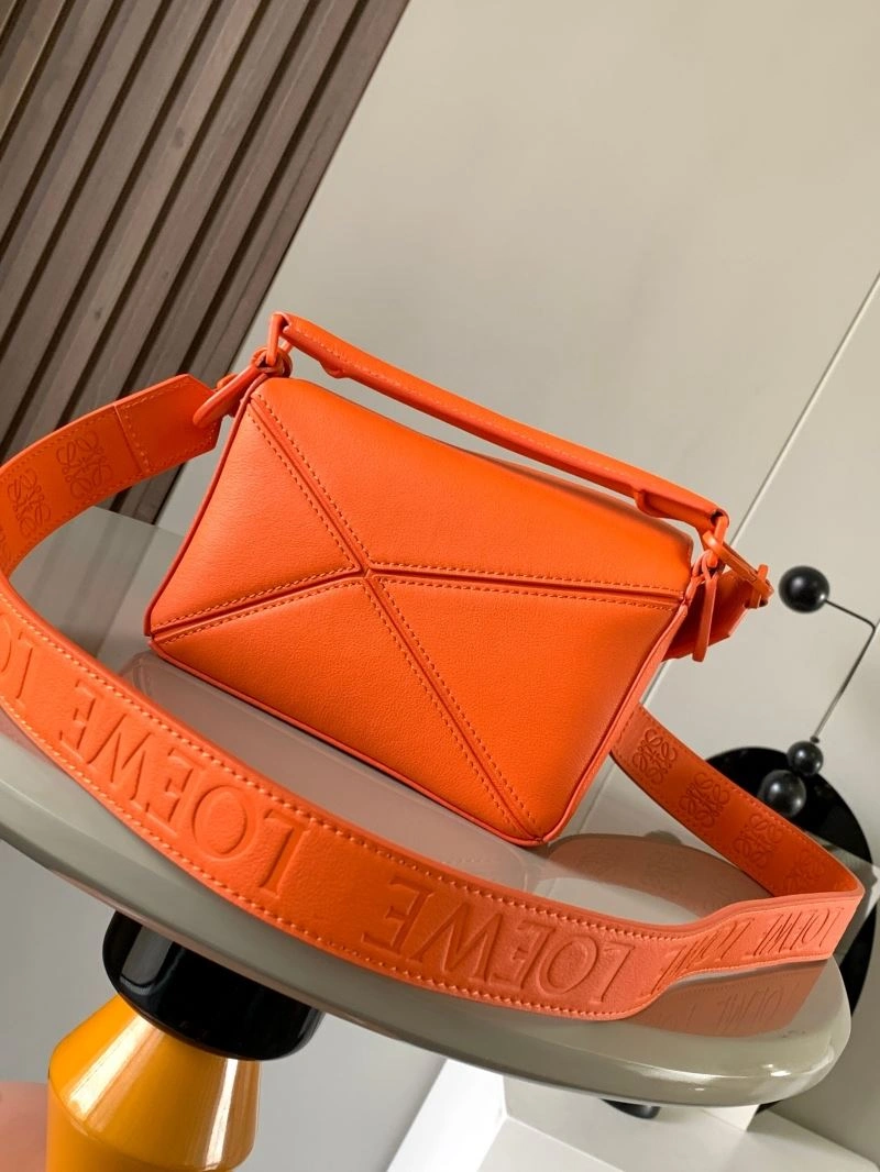 Low-cost Loewe Puzzle Bags