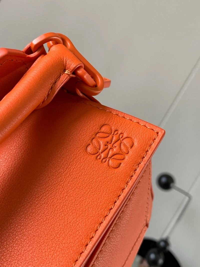 Low-cost Loewe Puzzle Bags