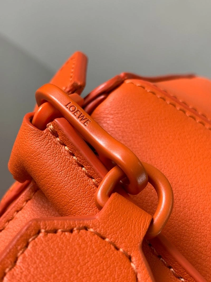 Low-cost Loewe Puzzle Bags