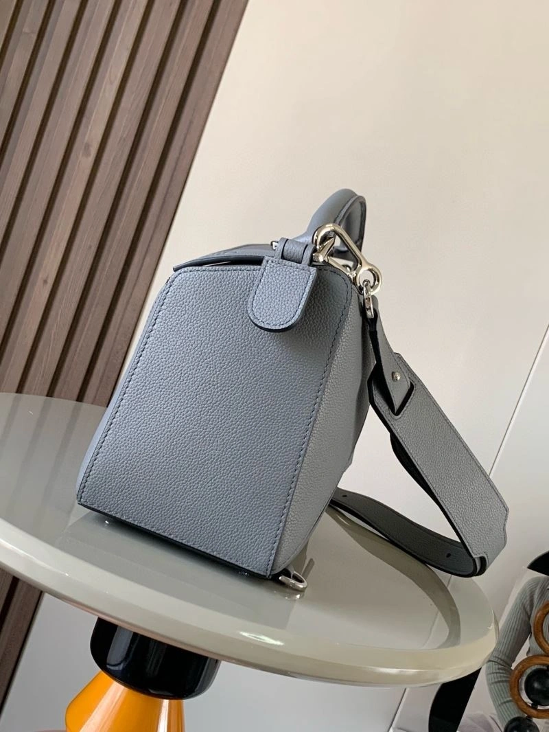 Low-cost Loewe Puzzle Bags