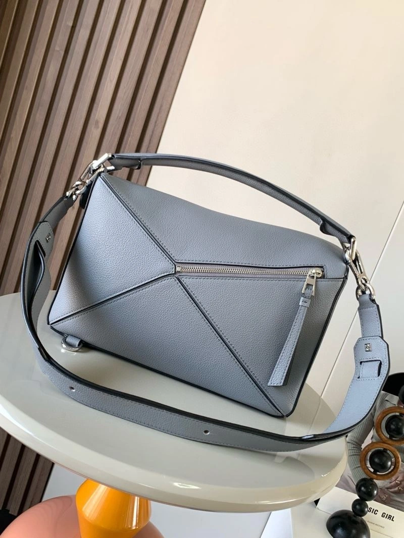 Low-cost Loewe Puzzle Bags