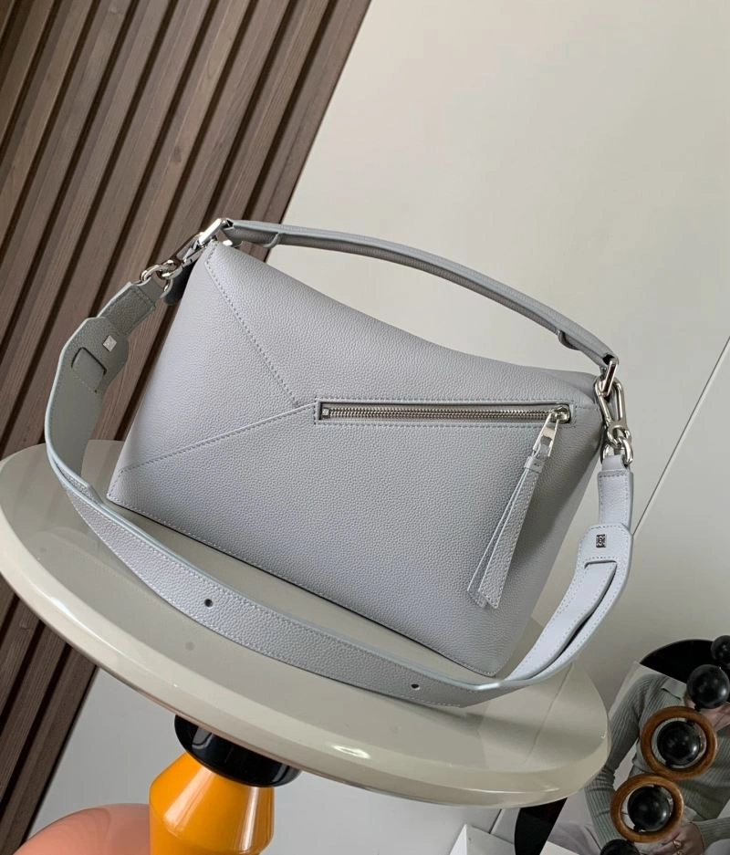 Indistinguishable Loewe Puzzle Bags