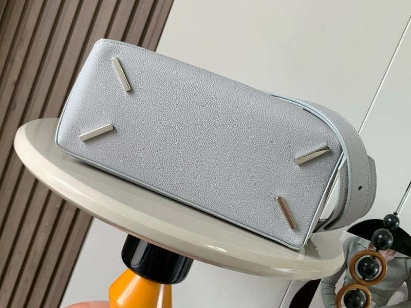 Indistinguishable Loewe Puzzle Bags