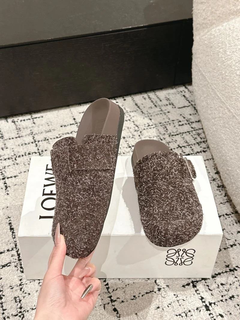 Accurate model Loewe Sandals