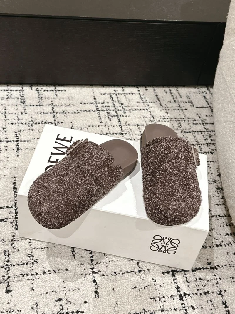 Accurate model Loewe Sandals