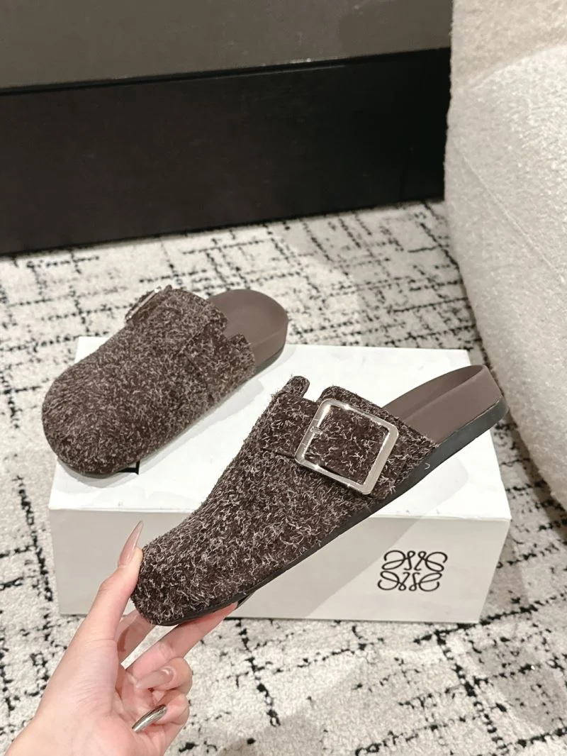 Accurate model Loewe Sandals