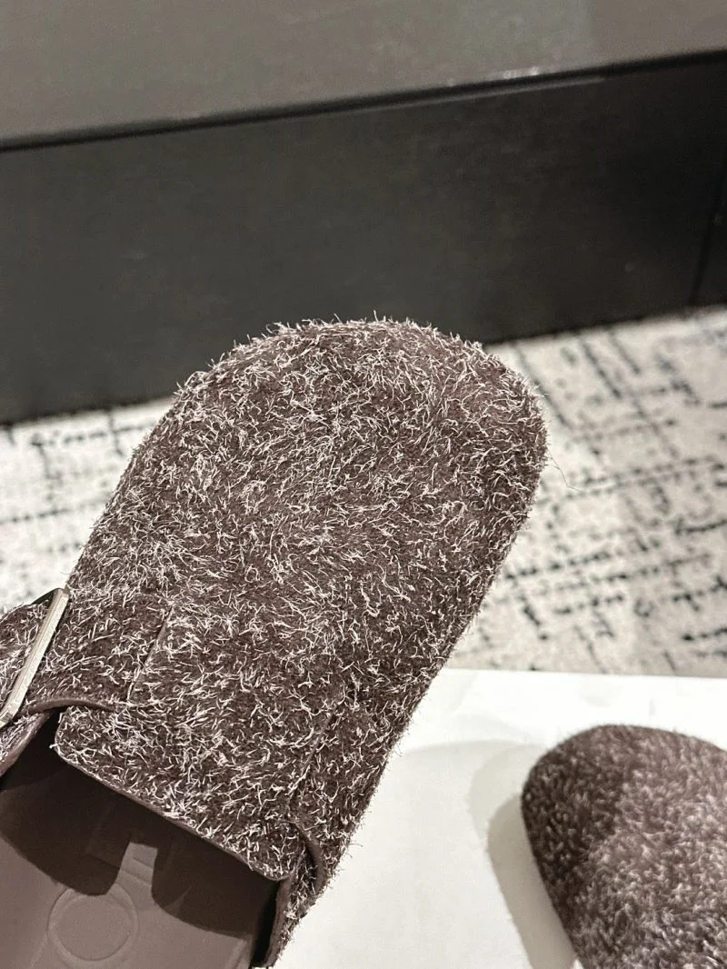 Accurate model Loewe Sandals