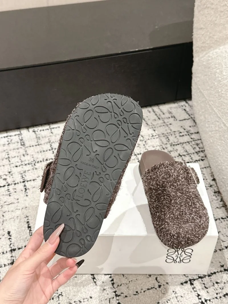 Accurate model Loewe Sandals