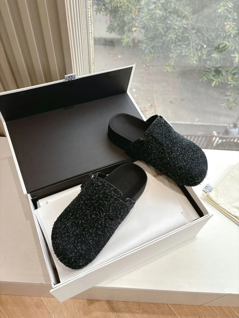 Accurate model Loewe Sandals