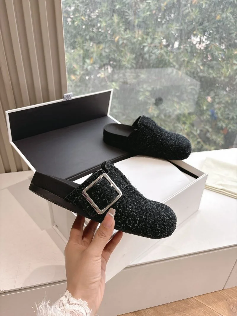 Accurate model Loewe Sandals