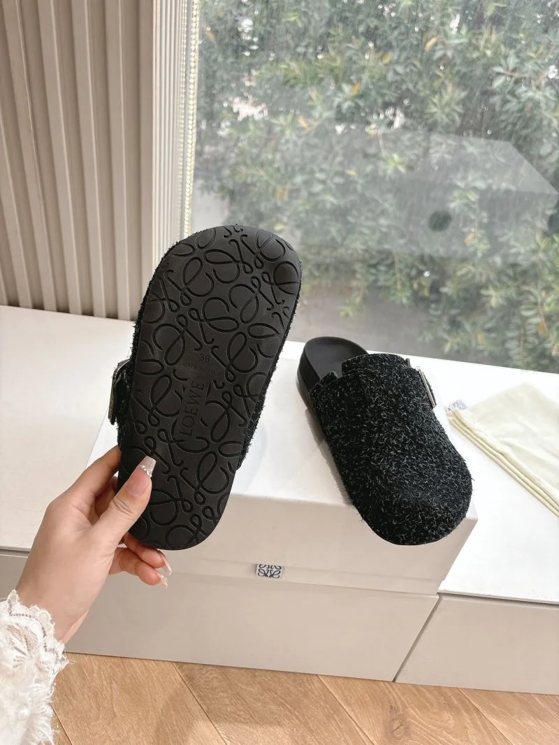 Accurate model Loewe Sandals