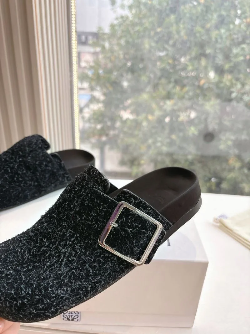 Accurate model Loewe Sandals