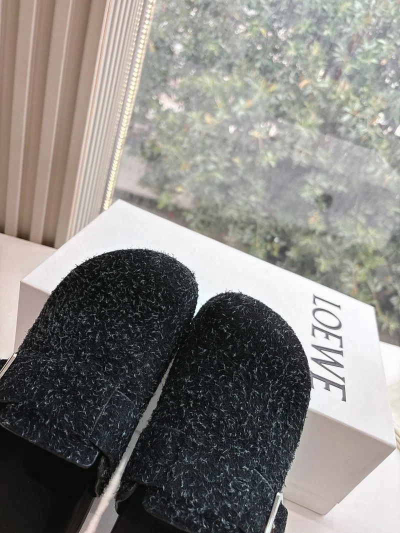Accurate model Loewe Sandals