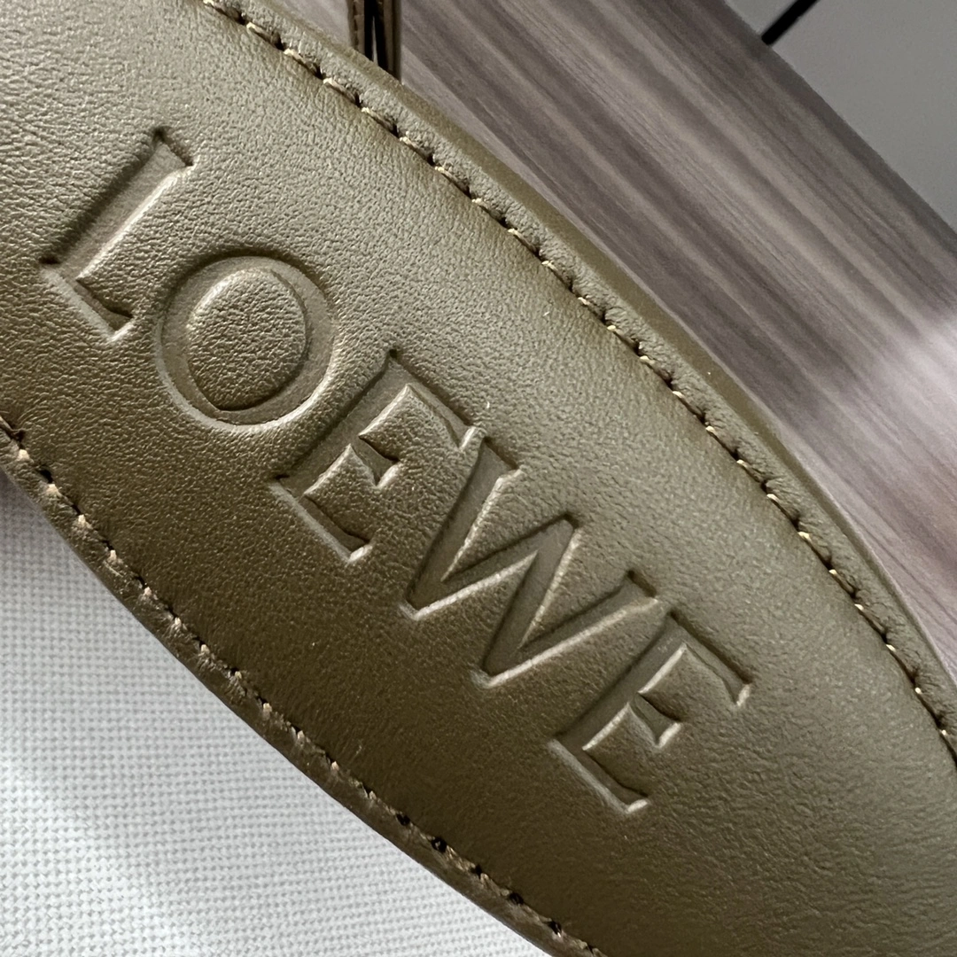 Top mirror Loewe Satchel Bags