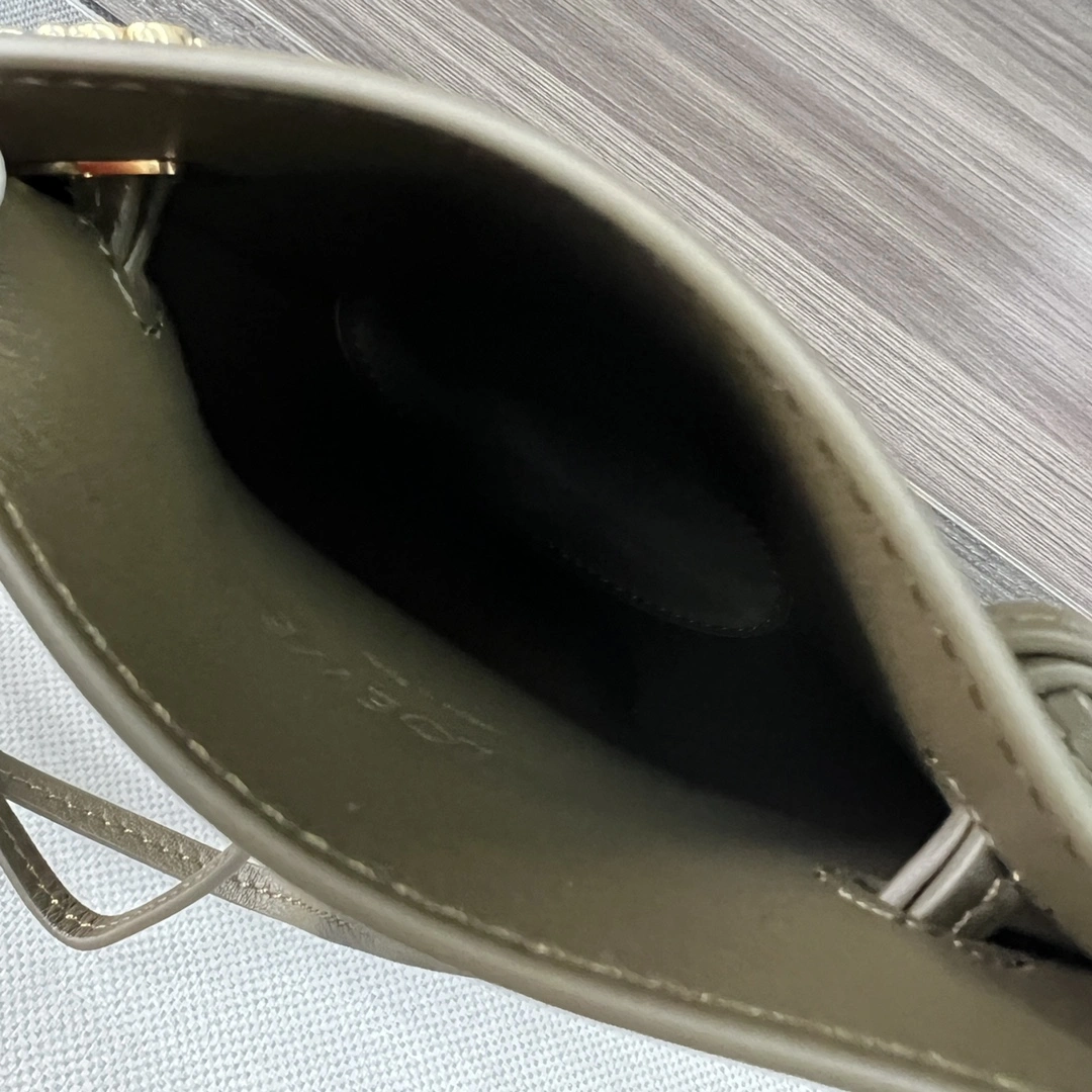 Top mirror Loewe Satchel Bags