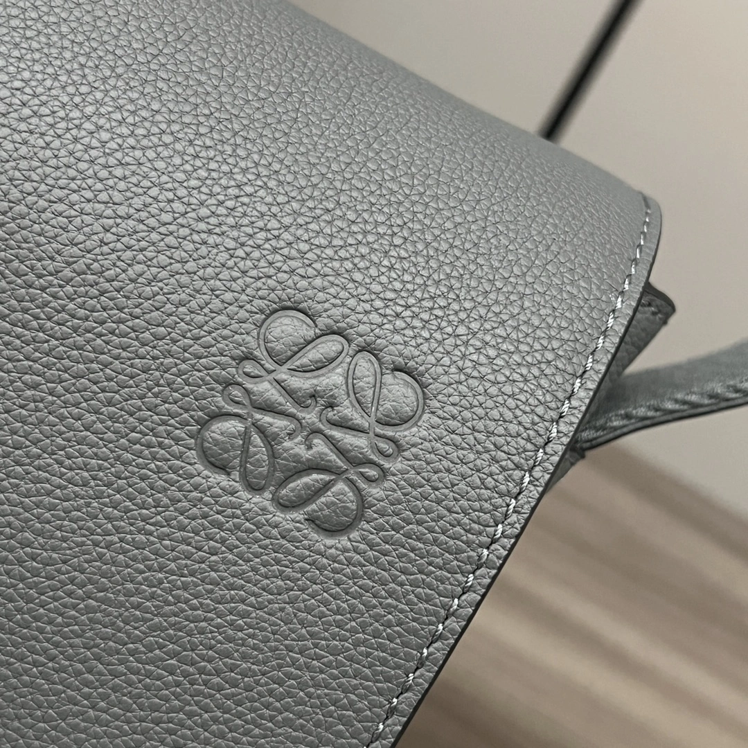 Bargain Loewe Satchel Bags