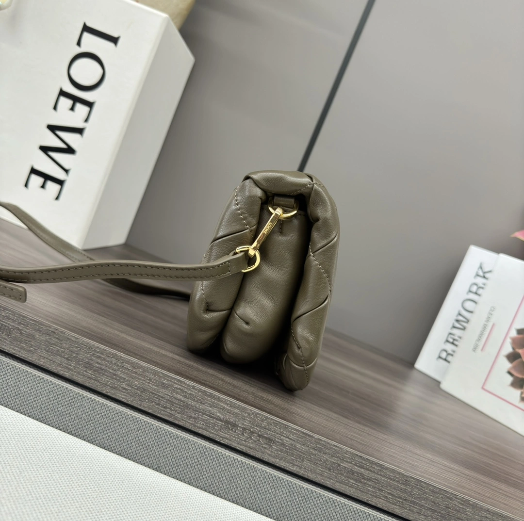 Accurate model Loewe Satchel Bags