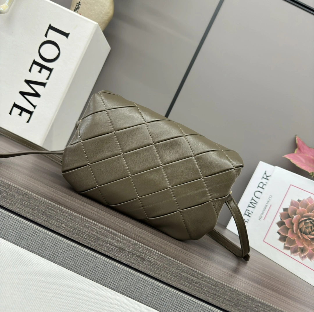 Accurate model Loewe Satchel Bags