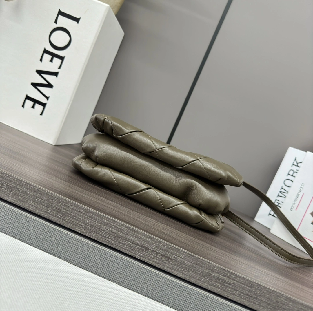 Accurate model Loewe Satchel Bags