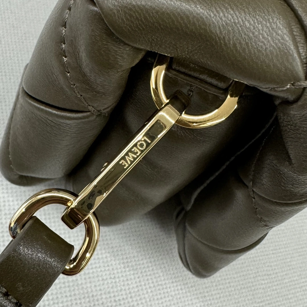 Accurate model Loewe Satchel Bags