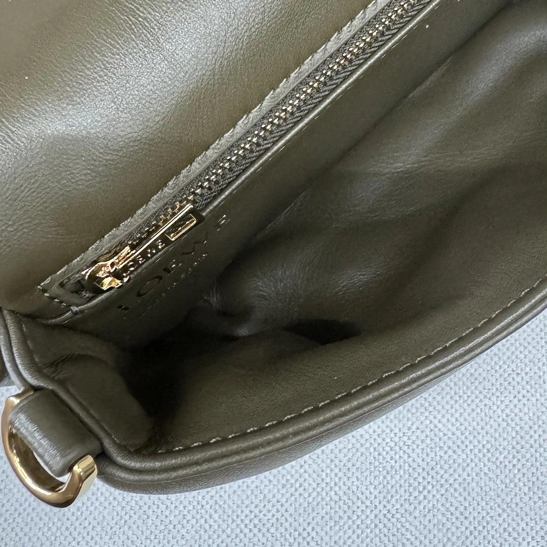 Accurate model Loewe Satchel Bags