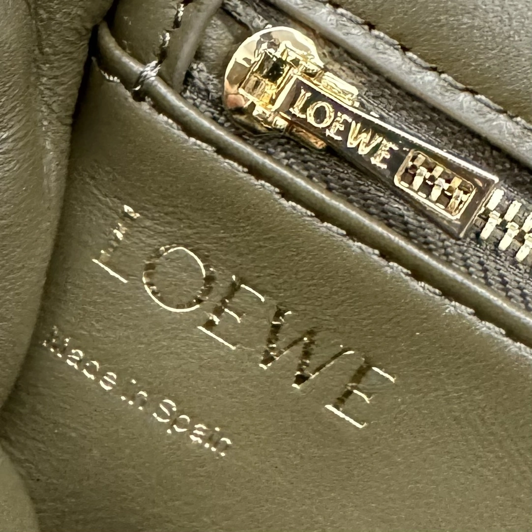Accurate model Loewe Satchel Bags