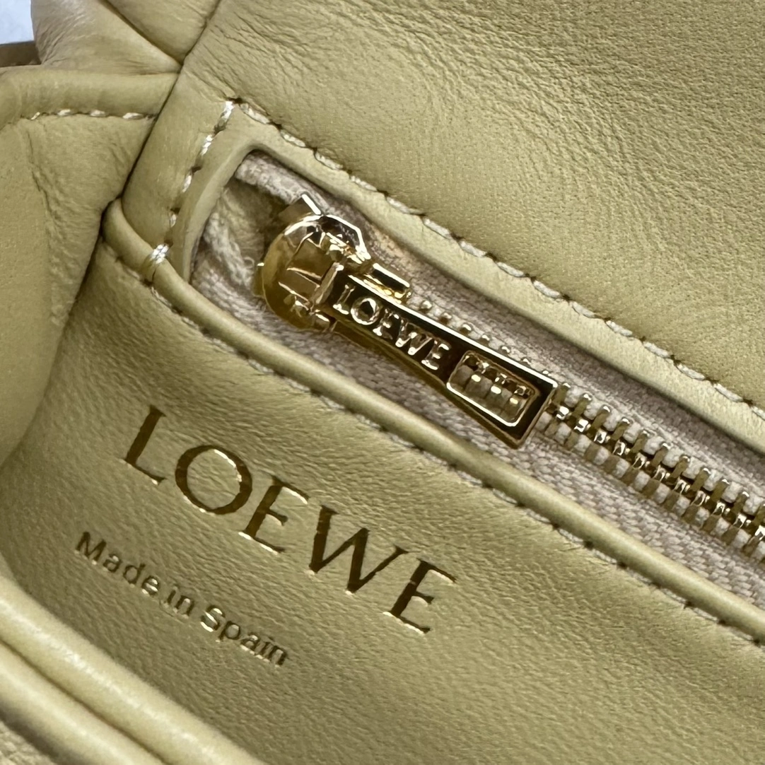 Top mirror Loewe Satchel Bags