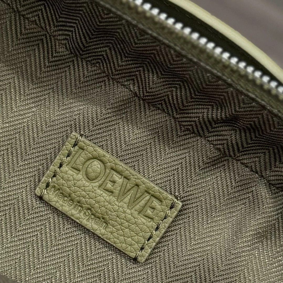 Reasonably priced Loewe Satchel Bags